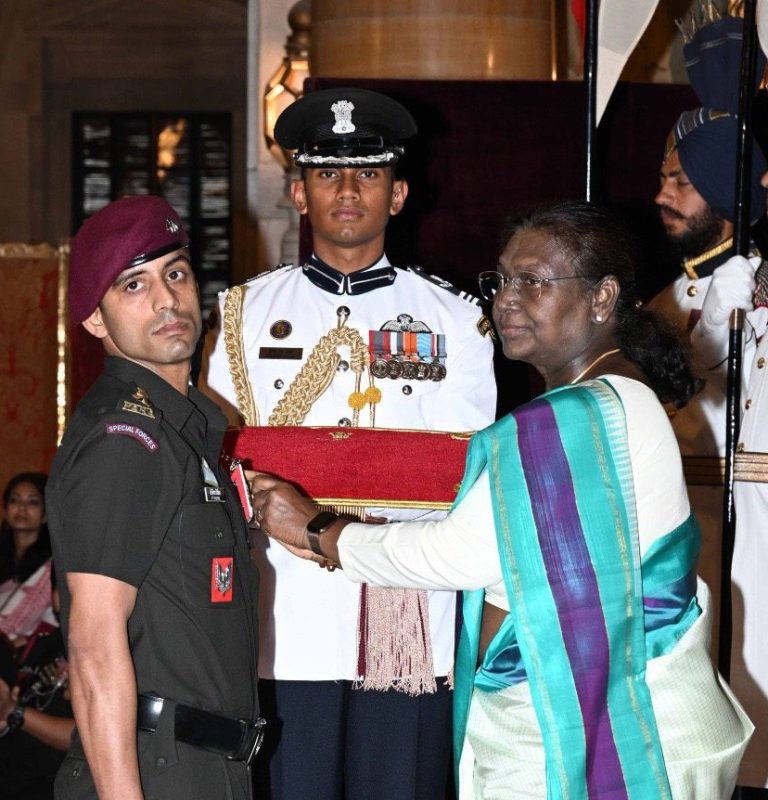 President Murmu Awards 6 Kirti Chakras and 33 Shaurya Chakras at ...