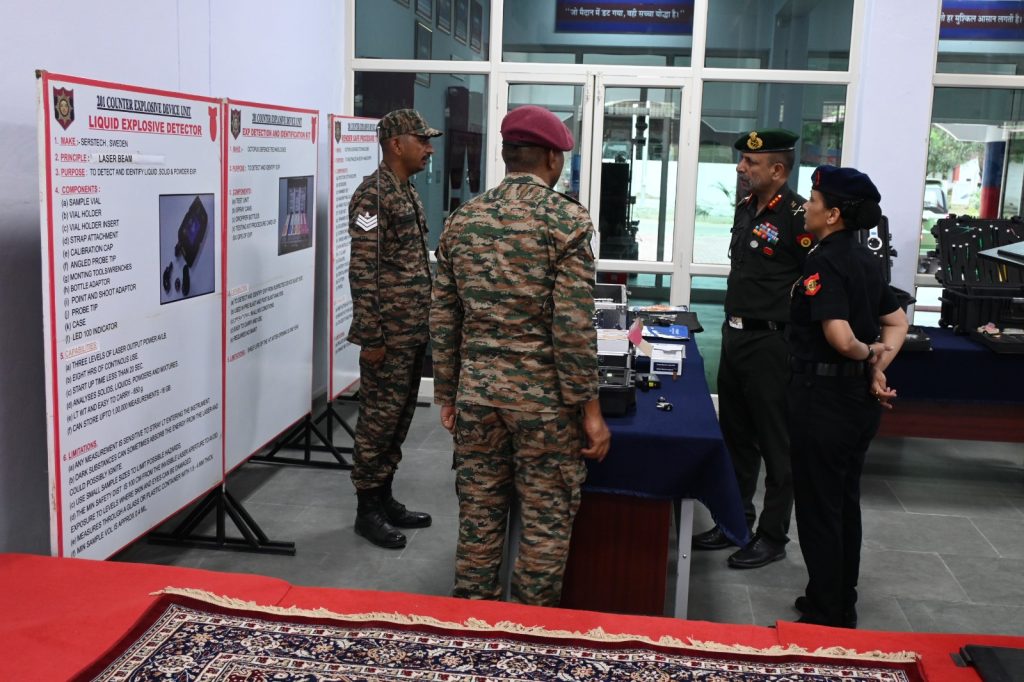 Lt Gen Vikas Rohella Lauds Bombay Sappers' 201 CEDU for Excellence in ...
