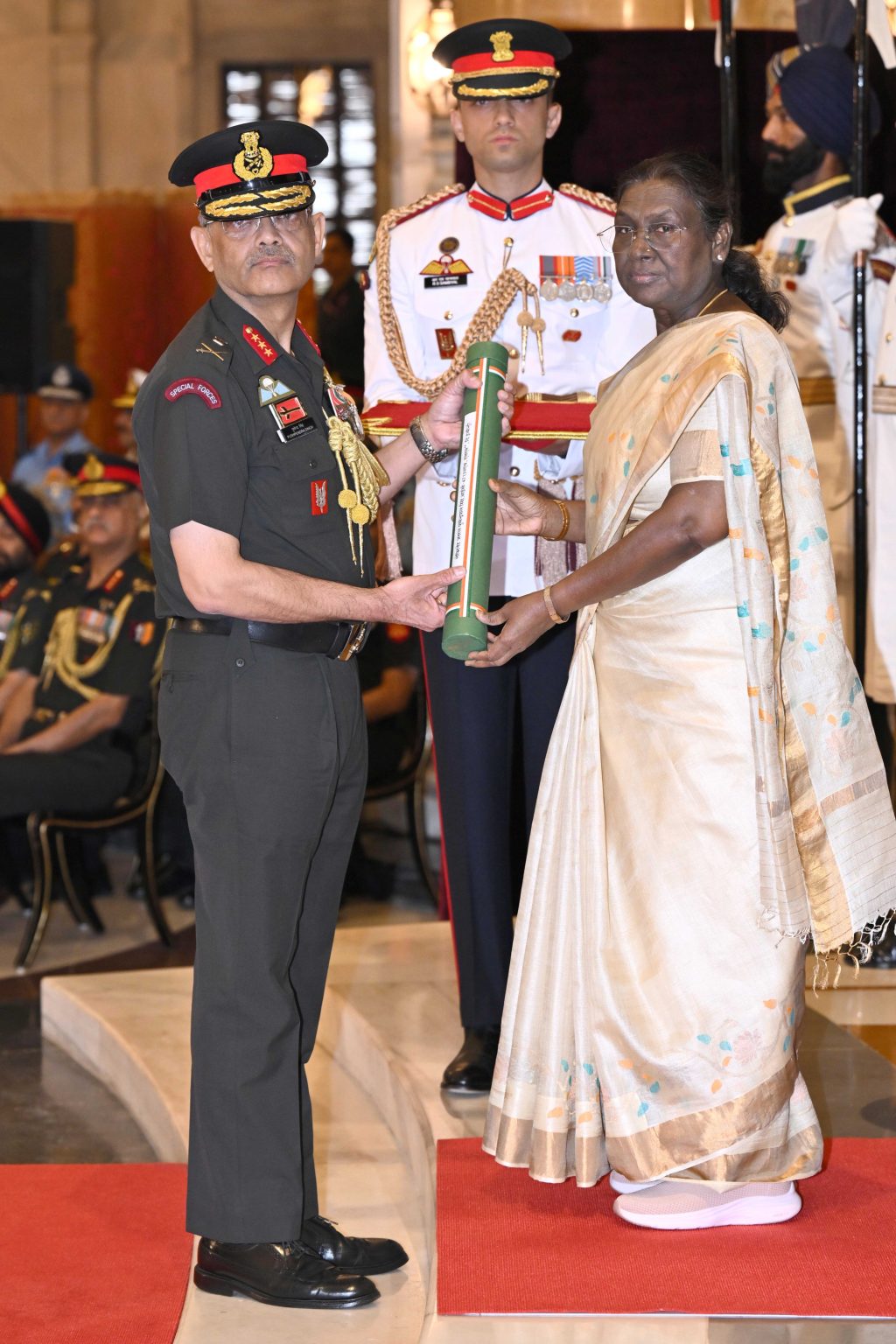 4 Para SF GOC IX Corps Lt Gen Pushpendra Pal Singh Conferred Ati ...