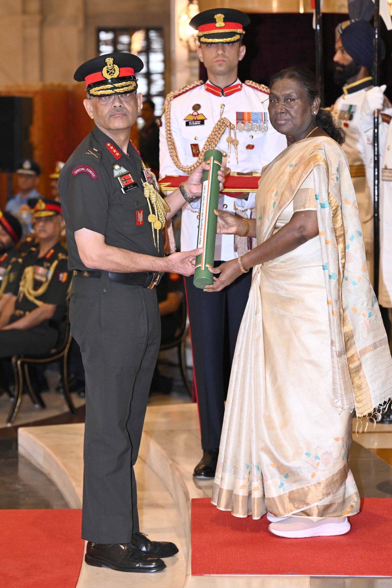 4 Para SF GOC IX Corps Lt Gen Pushpendra Pal Singh Conferred Ati Vishisht Seva Medal by ...