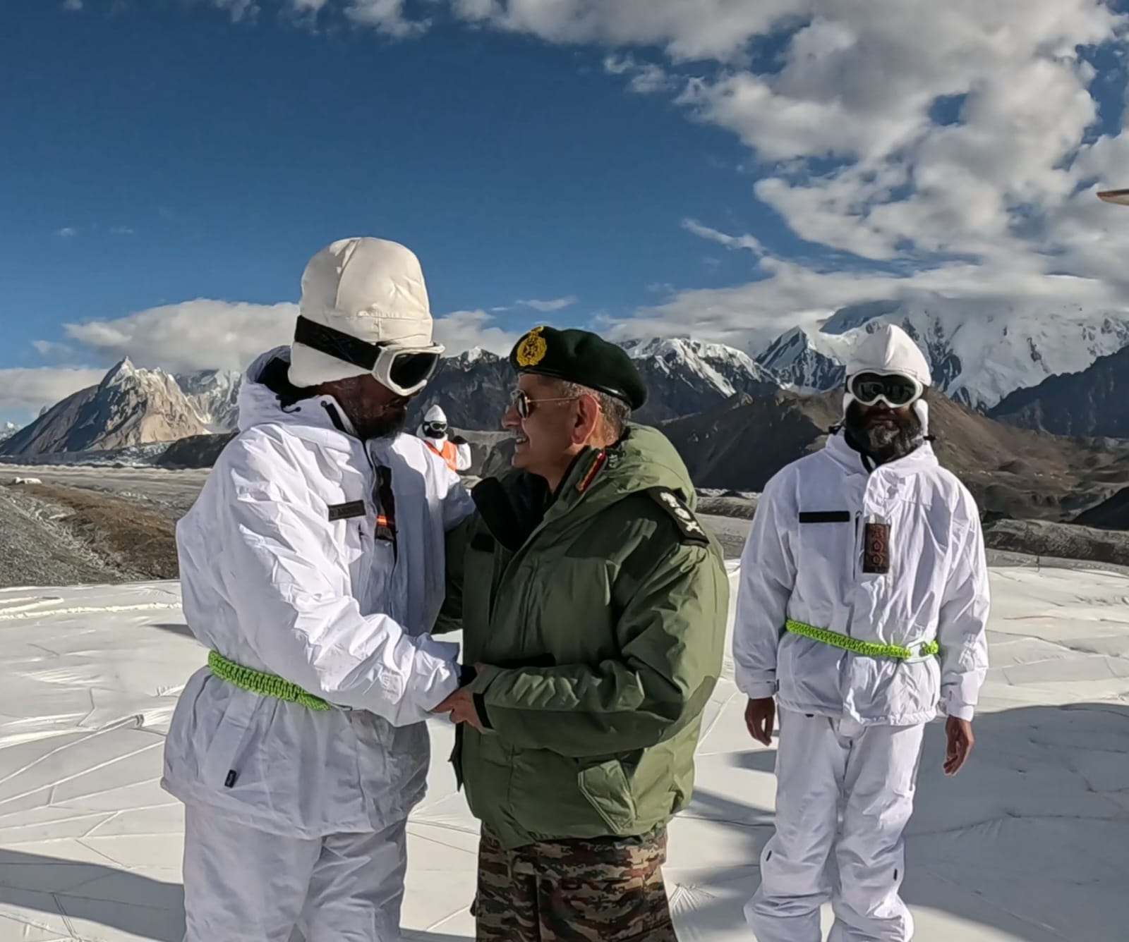 Army Chief General Upendra Dwivedi Visits Forward Post in Siachen ...