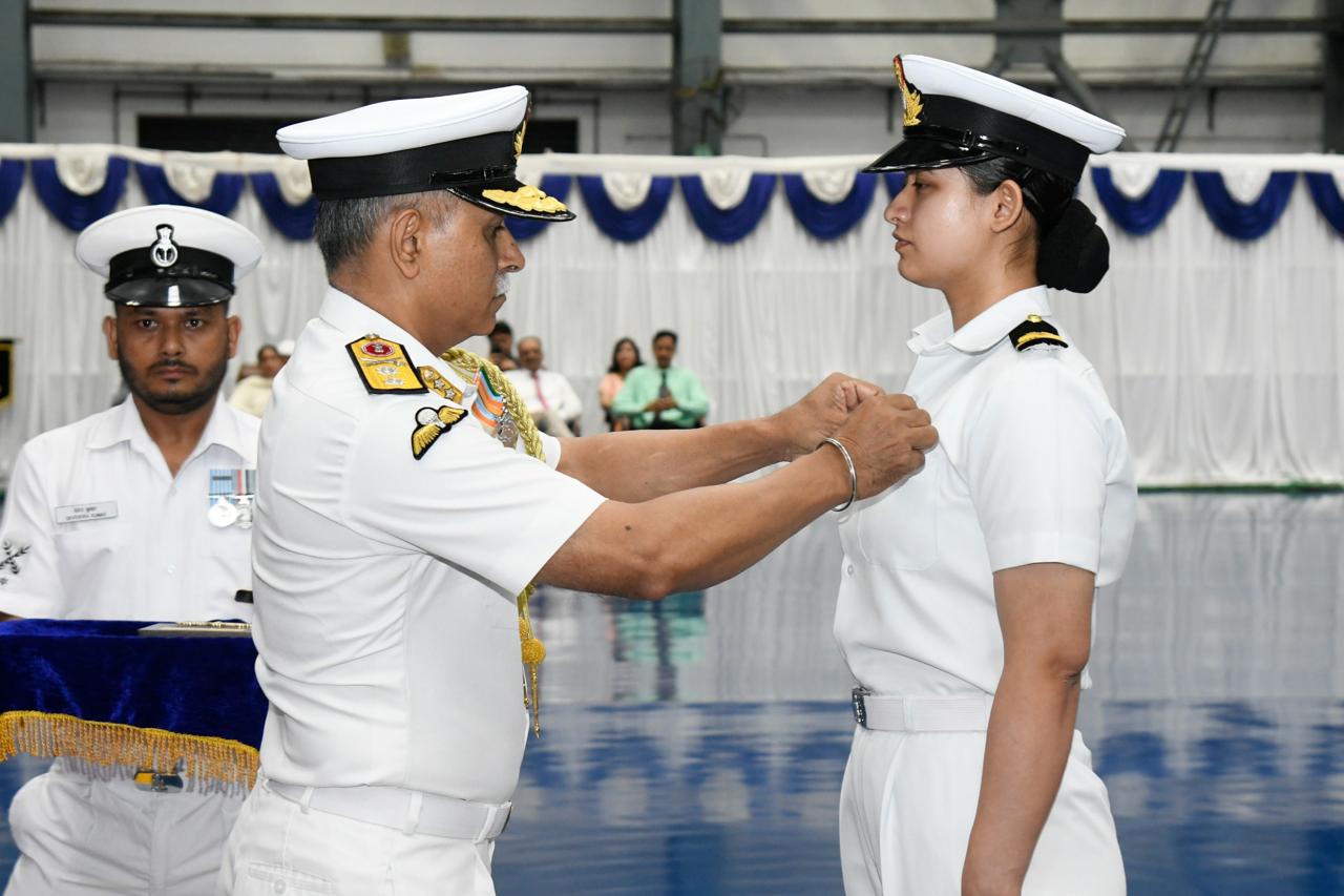 Historic First: Sub Lt Aastha Poonia Becomes Indian Navy’s First Female ...